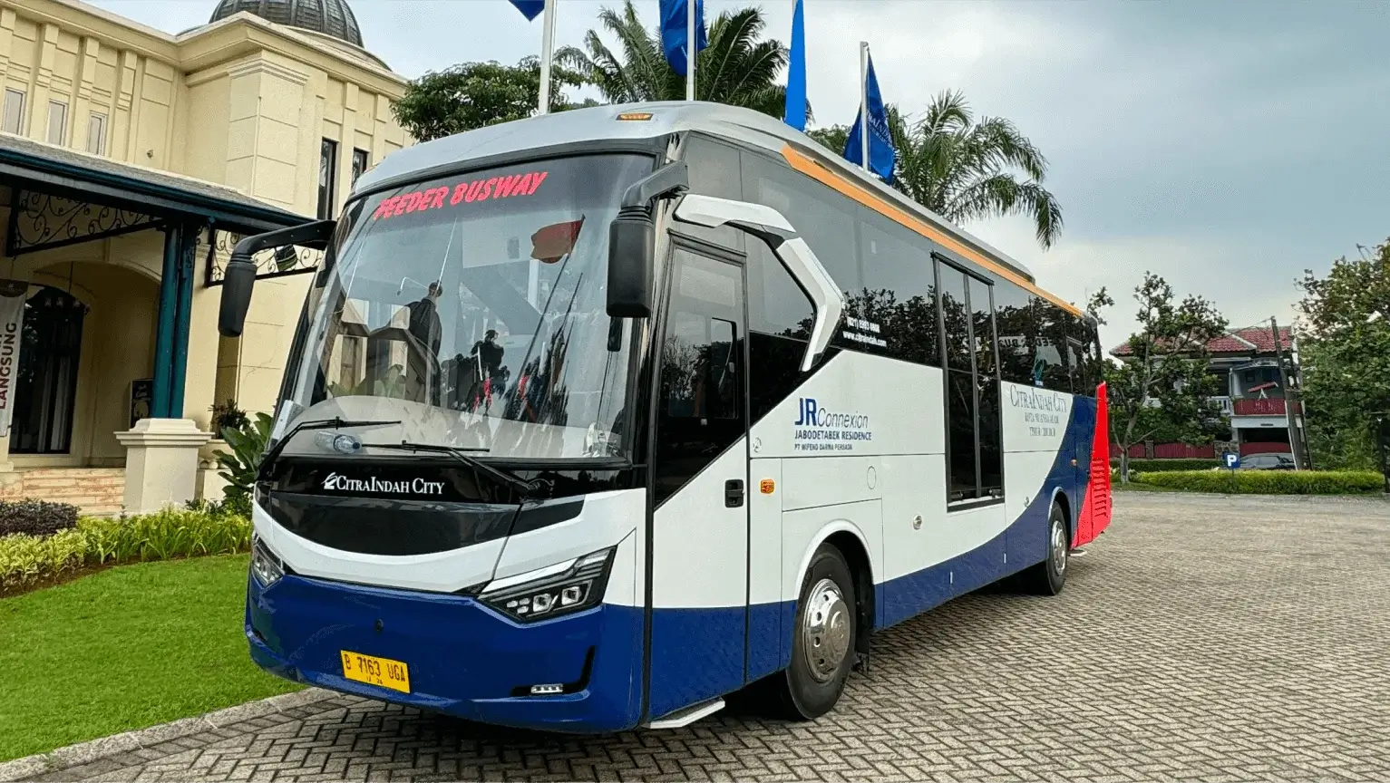 Feeder bus dari Citra Indah City (CIC) ke berbagai tujuan Jakarta ...